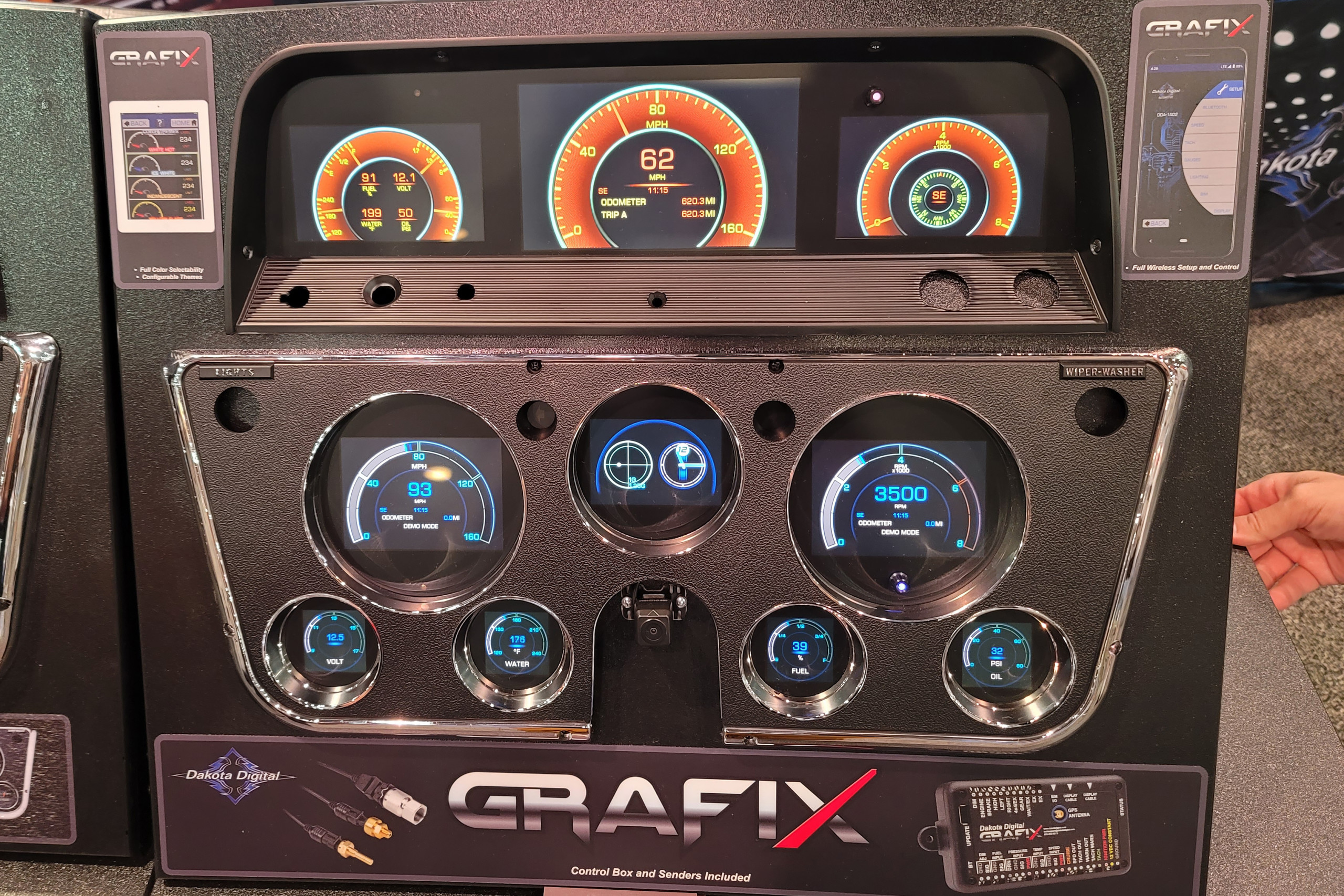 SEMA 2022: Dakota Digital Grafix Gauges Bring Full Customizability