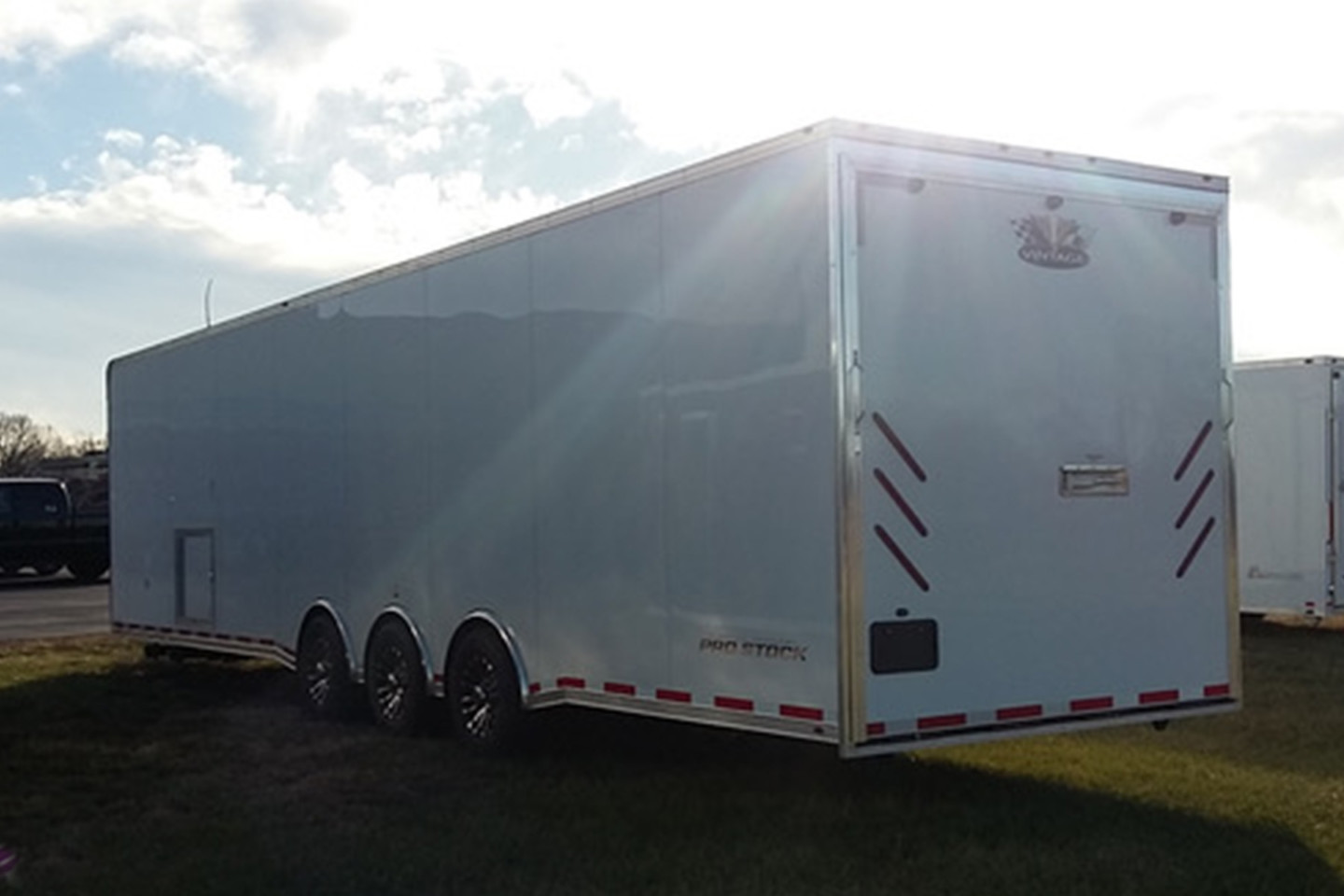 Rig Of The Month: 34′ Vintage Pro Stock Trailer with Full Bath